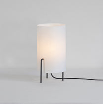 Trefot bordslampa – Zlamp